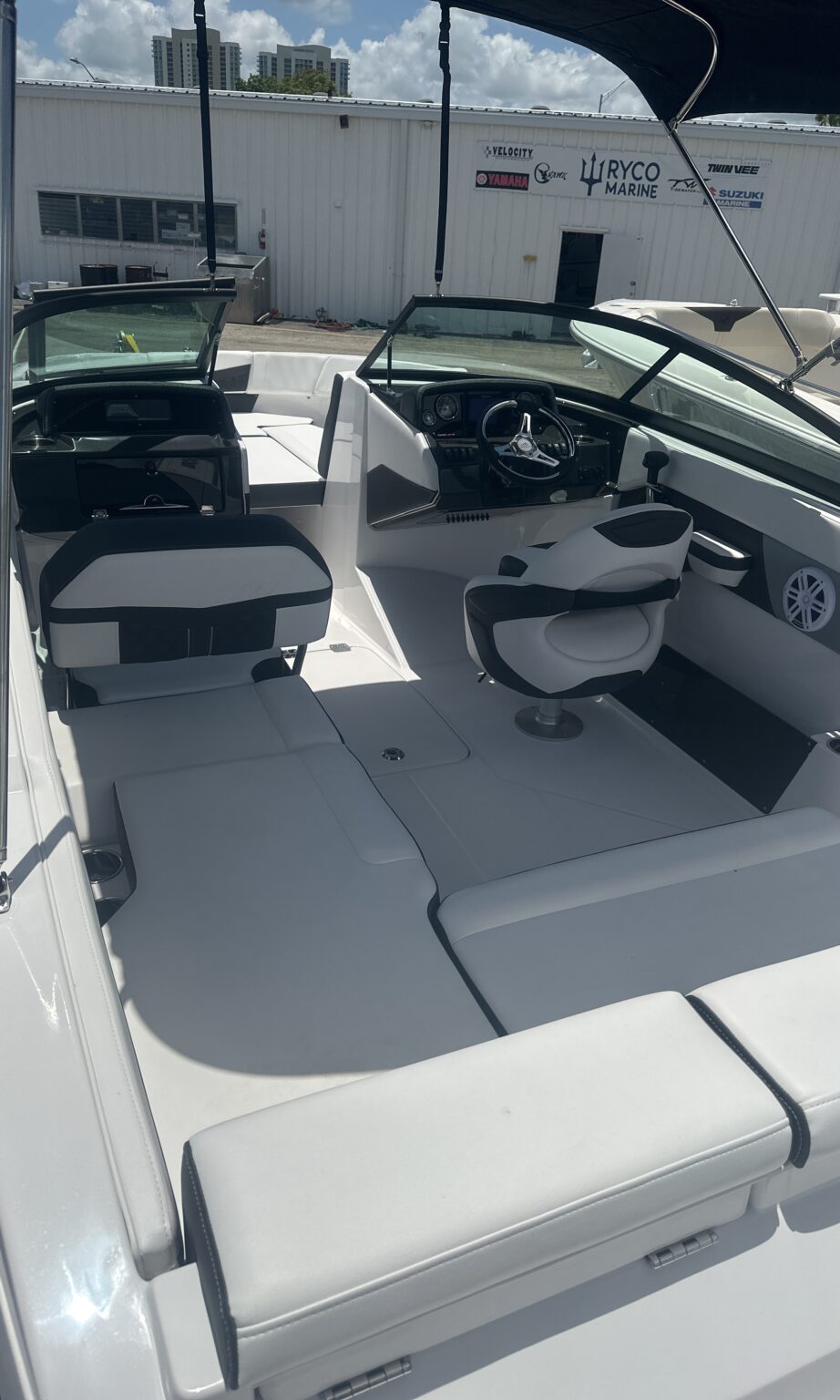 2025 Monterey M205 N-MTFB370E - RYCO Marine